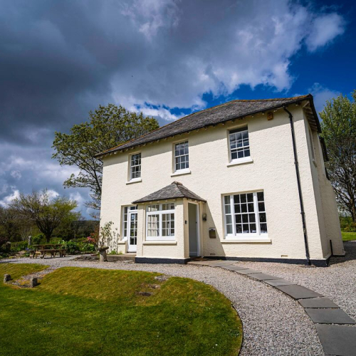 The House - Large 5 star luxury Farmhouse for Cornish weddings.